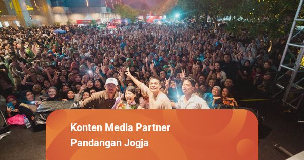 Ribuan Penonton Antusias Hadiri Pembukaan JAFF ke-19 Meski Diguyur Hujan | kumparan.com